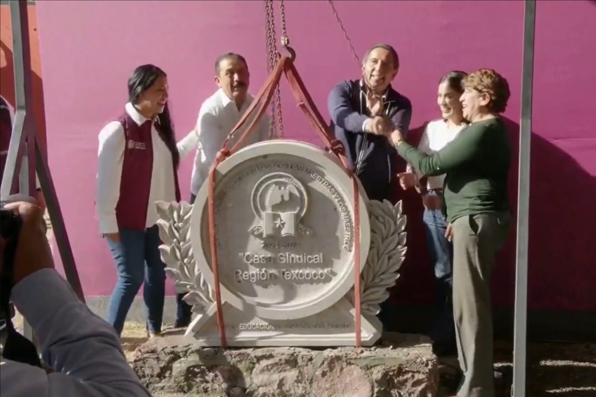 Delfina Gómez coloca la primera piedra de la Casa Magisterial de ...