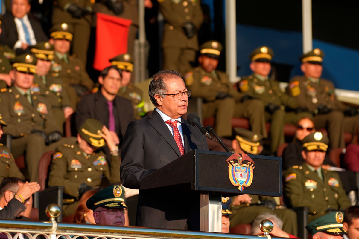 Cae aprobación de Gustavo Petro en Colombia - Colombia