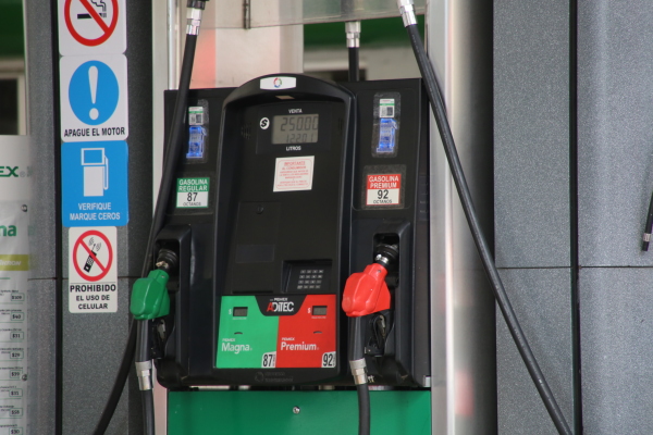 Adiós a la gasolina premium: Pemex dejará de producirla en agosto de ...